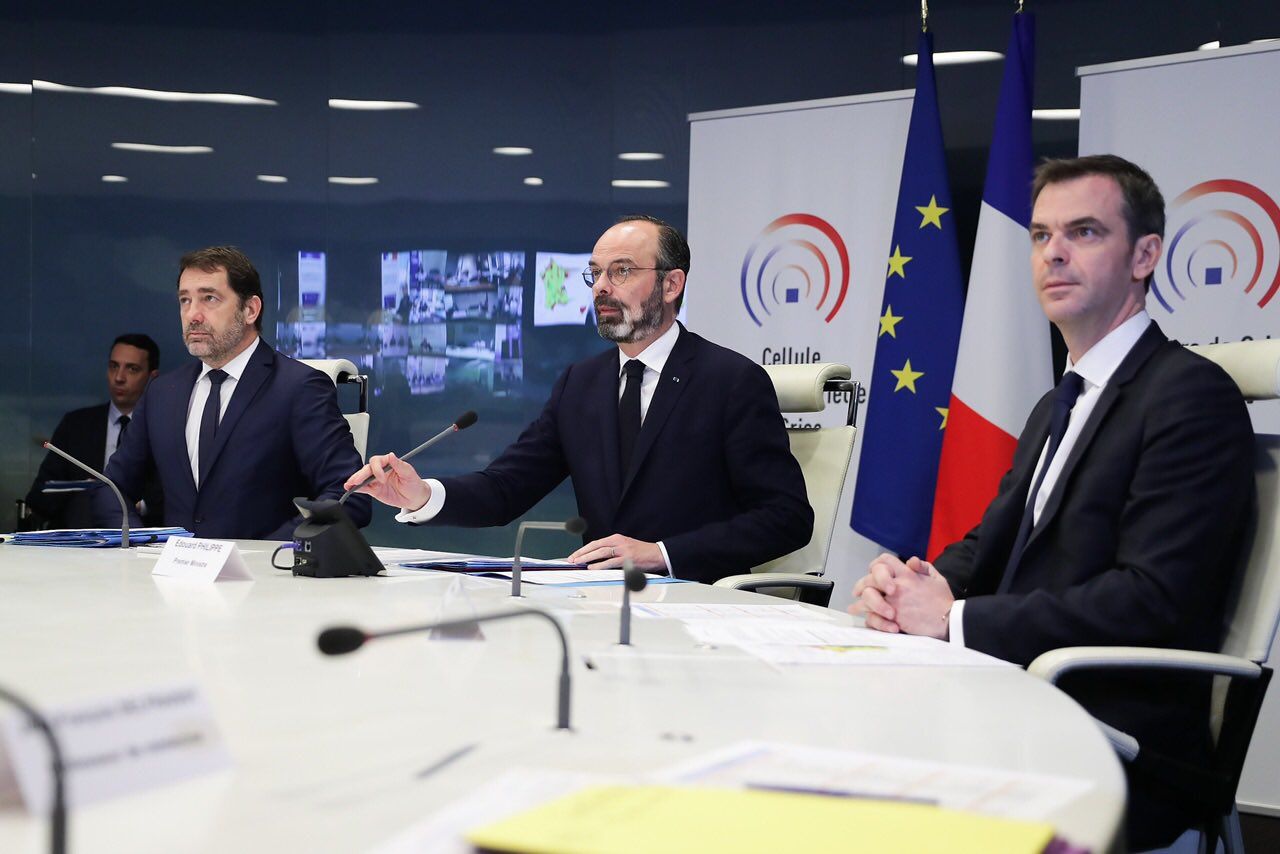 EVASION - Les rassemblements de plus de 100 personnes interdits en France