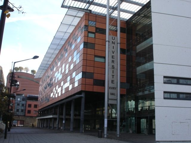 EVASION - L'université d'Evry ouvre ses portes aux futurs étudiants